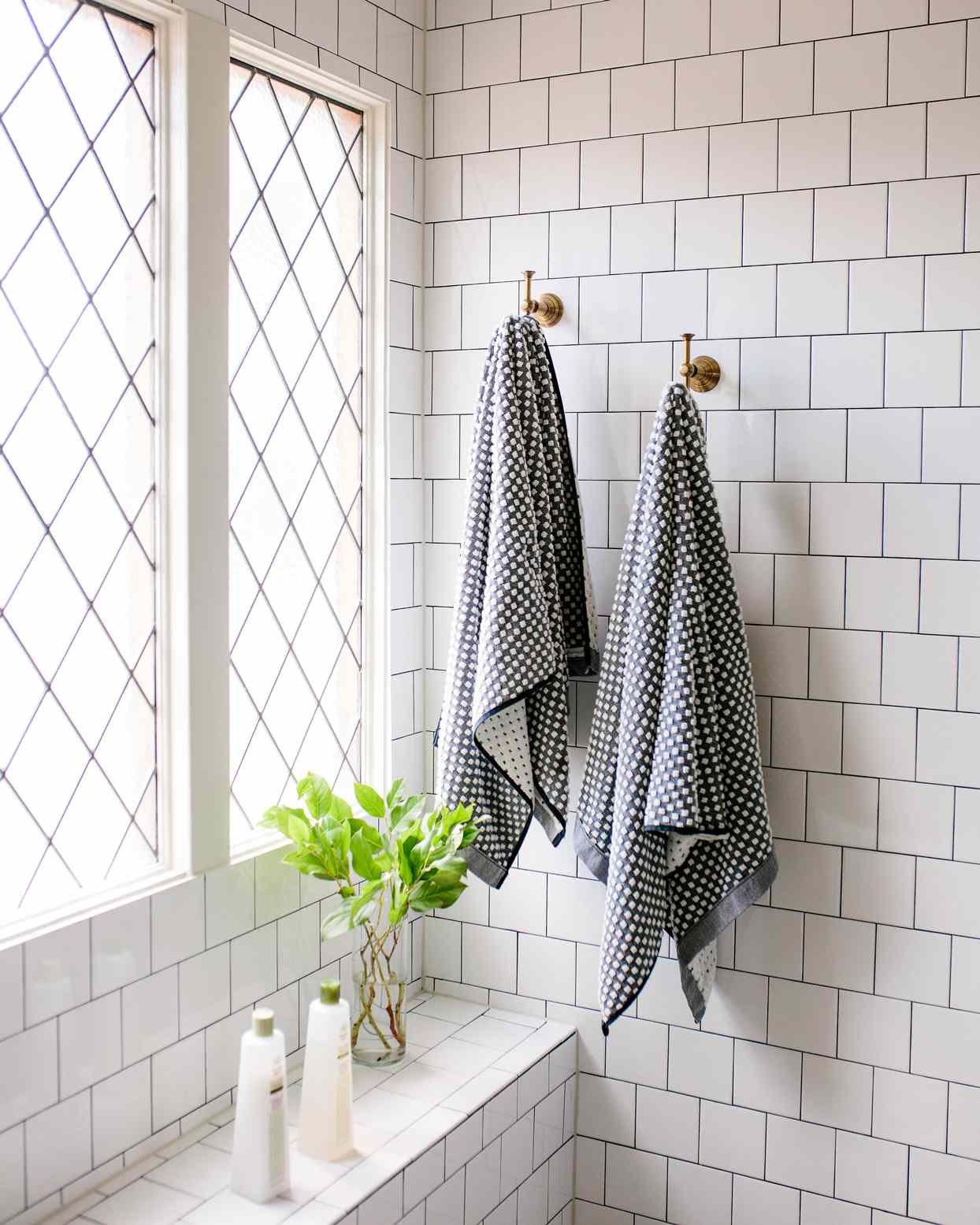 Maximizing Storage with Decorative Hooks: Tips and Tricks - Woodworker ...